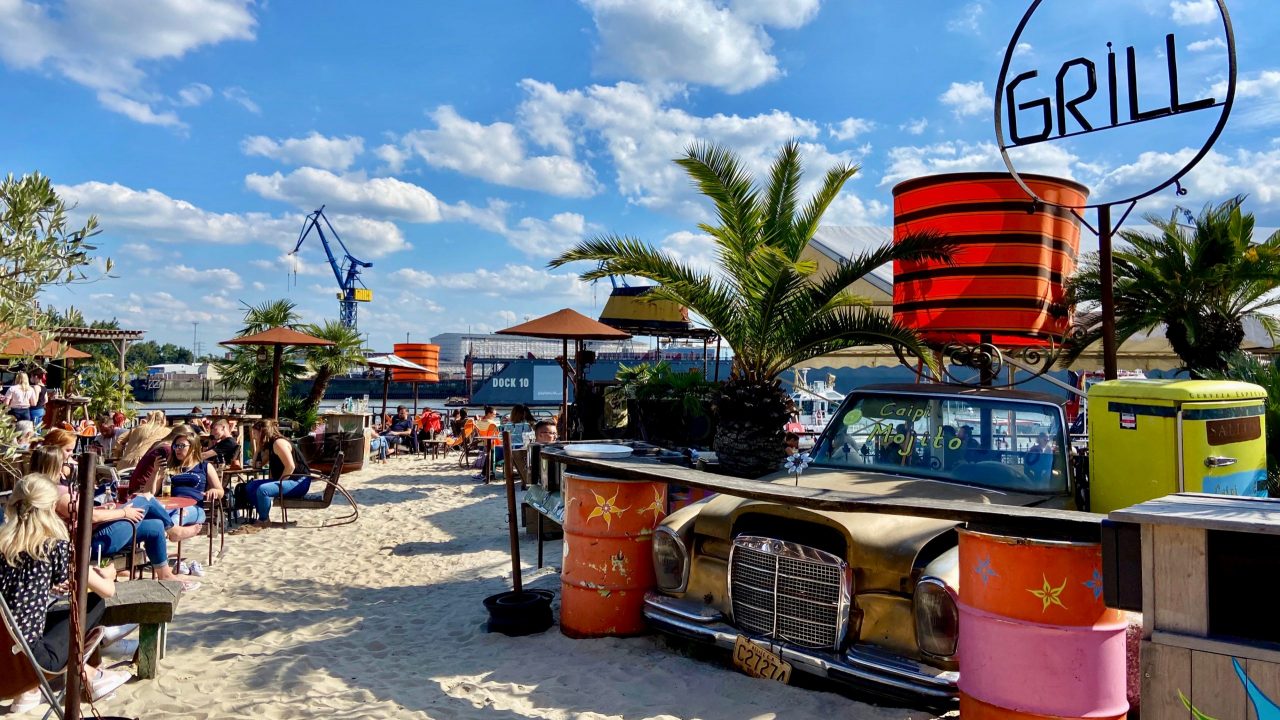 Strandurlaub in Hamburg - Die schönsten Beach Clubs mit Elbblick ...
